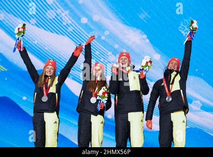 China's team celebrate their silver medals after Team Free Routine ...