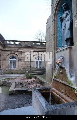 Drinkable Buxton spring water emanating from lion's head fountain at St ...