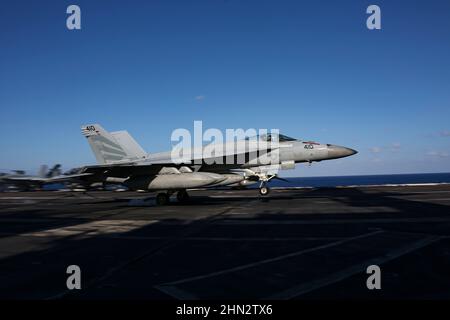 F/A-18E Super Hornet maneuvering breaking the sound barrier F18 F-18 ...