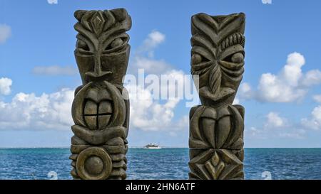 Carved statues erected on the beach of Nettle Bay (/ Baie Nettlé on the ...