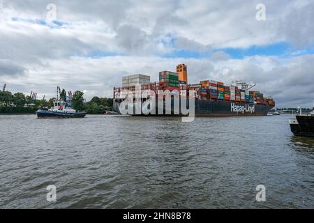 Container ship Cartagena Express from the shipping company Hapag Lloyd is leaving the harbor ...