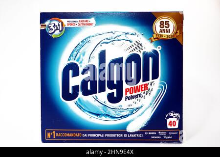 Box of CALGON power powder detergent. Calgon is a brand of Reckitt ...