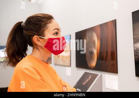 The "Golden mask", the Light Art Exhibition of Ancient Shu Civilization ...