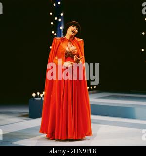 Mireille Mathieu, französische Sängerin, Auftritt in einer TV Show ...