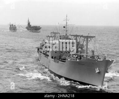 Royal Navy warships R31 HMS Warrior a colossus aircraft carrier ...