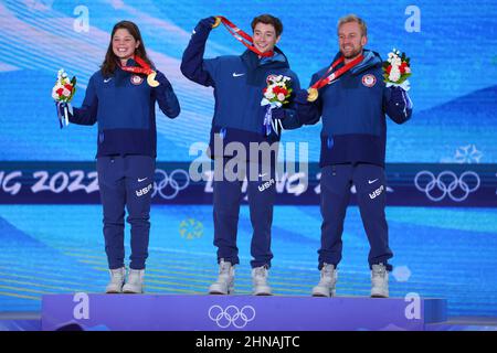 Gold medalist United States' Christopher Lillis (5-3) celebrates after ...