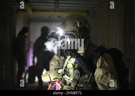 Soldiers with the 56th Chemical Reconnaissance Detachment (CRD), 4th ...