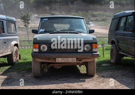 Range Rover Classic modified for extreme off-roading on the technical ...