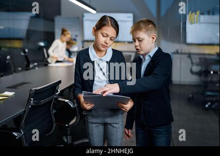 Employee colleague children preparing paperwork for meeting Stock Photo ...