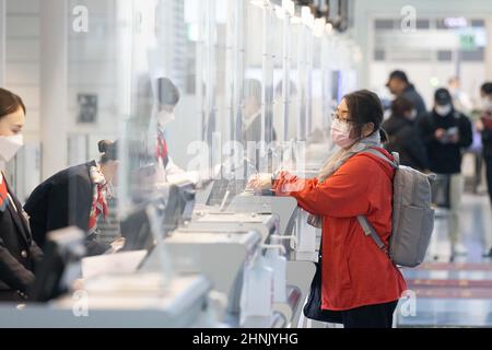Japan Airlines JAL check in counter at Kansai International Airport ...