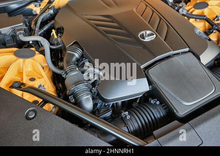 Car Engine Bay, powerful V8 sport coupe Stock Photo - Alamy