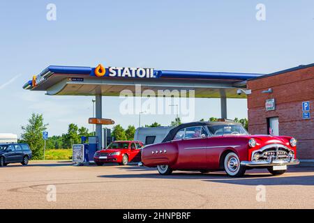 Oldtimer parked at an old gas station, Hackberry, USA Stock Photo - Alamy