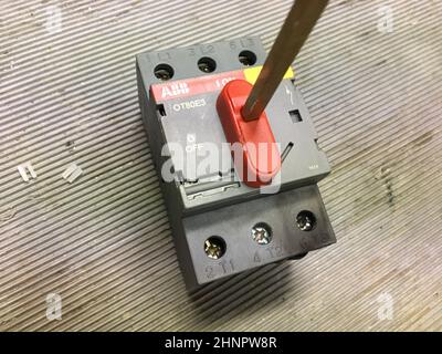 burned 3 phase isolator switch,burned switch,isolator switch ...