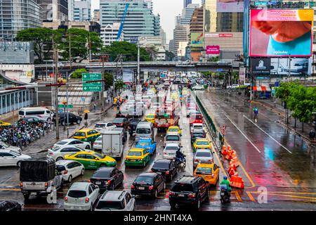 Rush hour with heavy traffic in the metropolis of Bangkok in Thailand ...