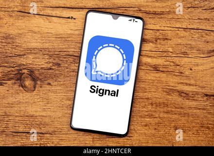 The online chat and communication app Signal logo is seen on the screen ...