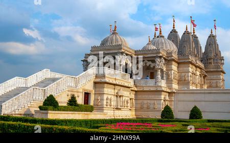 The largest Hindu temple outside India, The Shri Swaminarayan Temple in ...