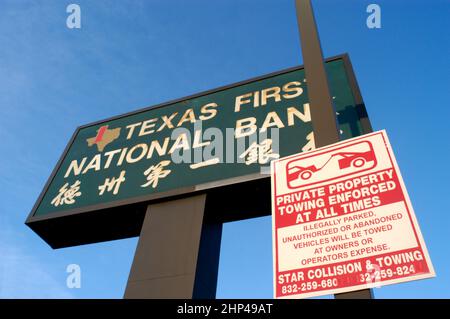 Vietnamese language signs in Houston Texas in Multi Ethnic Community ...