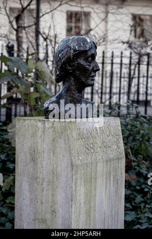 Bust of Virginia Woolf, Tavistock Square London; Büste von Virginia ...