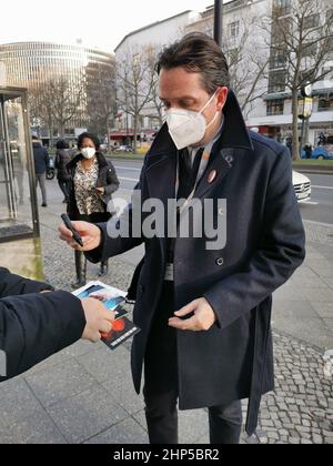 Marc Limpach auf dem Weg zum Fotocall 'Der Passfälscher' zur Premiere ...