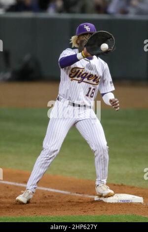 LSU first baseman Tre' Morgan (18) throws during an NCAA baseball game ...