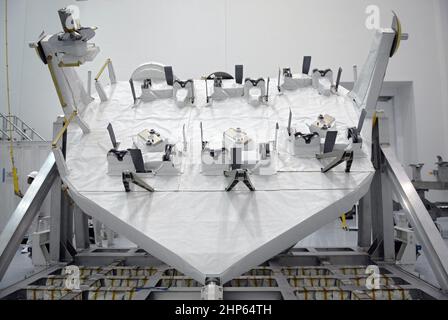 In the Space Station Processing Facility (SSPF), workers (lower right ...