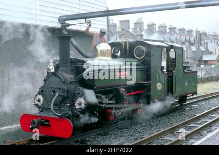 Tan-Y-Bwlch railway station on the Ffestiniog Railway, Porthmadog to ...