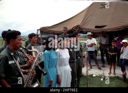 Vietnam War Photos: MEDCAP (Medical Civic Action Program) for the local ...