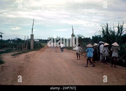 Vietnam War Photos: MEDCAP (Medical Civic Action Program) for the local ...