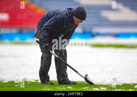 Blackburn rovers staff clearing the snow of the pitch Stock Photo - Alamy