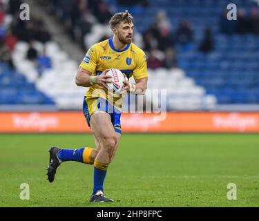Tom Garratt #26 of Hull KR runs forward with the ball Stock Photo - Alamy