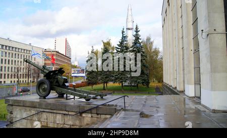 WWII era D-1 howitzer installed as a monument at the entrance to the ...