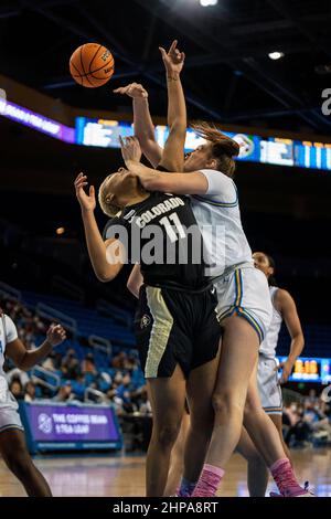 Colorado forward Quay Miller (11) shoots over Oregon forward Kennedy ...