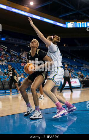 Colorado forward Quay Miller (11) shoots over Oregon forward Kennedy ...