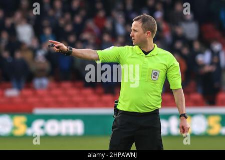 Referee David Webb during the game Stock Photo - Alamy