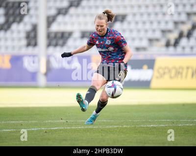 Maximiliane Rall (8 FC Bayern München) in Action at the 14. Gameday of ...