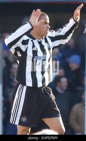 KIERON DYER PORTSMOUTH V NEWCASTLE PIC MIKE WALKER Stock Photo - Alamy