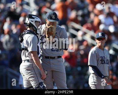 Rice catcher Justin Long (30) warms up between innings against Texas ...