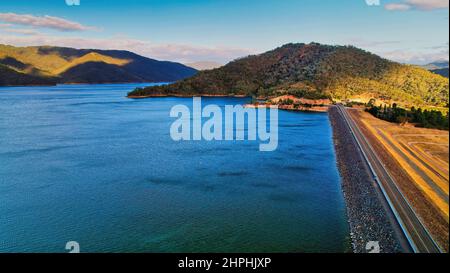 The Lake Eildon dam wall and the hydroelectric station at the town of ...