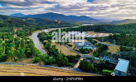 The Lake Eildon dam wall and the hydroelectric station at the town of ...