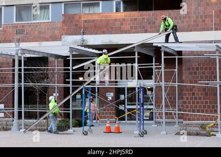 New York City sidewalk Scaffolding Stock Photo - Alamy