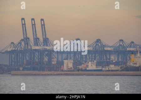 The industrial shipyard of Perama,at Pireaus,Greece Stock Photo - Alamy