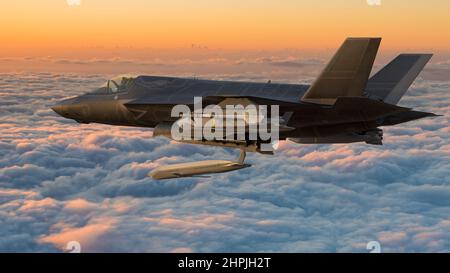 Lockheed Martin AGM-158 JASSM (Joint Air-to-Surface Standoff Missile ...