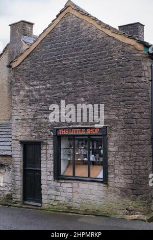 The Carlton Emporium, old junk shop, Castleton, Derbyshire Peak ...