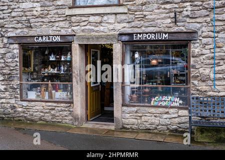The Carlton Emporium, old junk shop, Castleton, Derbyshire Peak ...