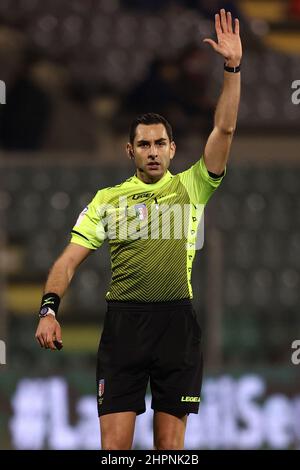 The referee of the match Andrea Colombo gestures during the Serie A ...
