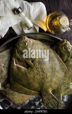 raw cleaned whole flounder fish ready for cooking Stock Photo - Alamy