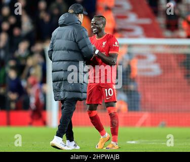 Liverpool Manager Jurgen Klopp congratulates Jordan Henderson after ...