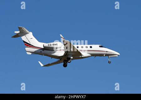 NetJets Embraer EMB-505 Phenom 300 (Reg.: CS-PHG) on short finals ...