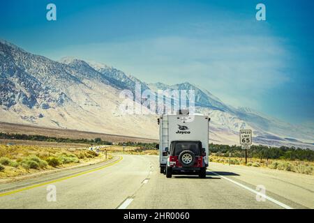 2021 05 25 Eastern California - Trails Motel retro sign with Sierra ...
