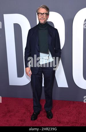 Alan Ruck arrives at the premiere of "The Dropout" at DGA Theater on ...